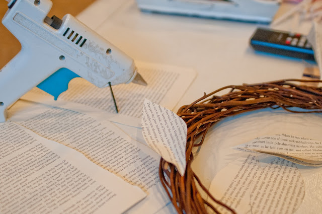 Domestic Fashionista: Book Page Wreath Tutorial