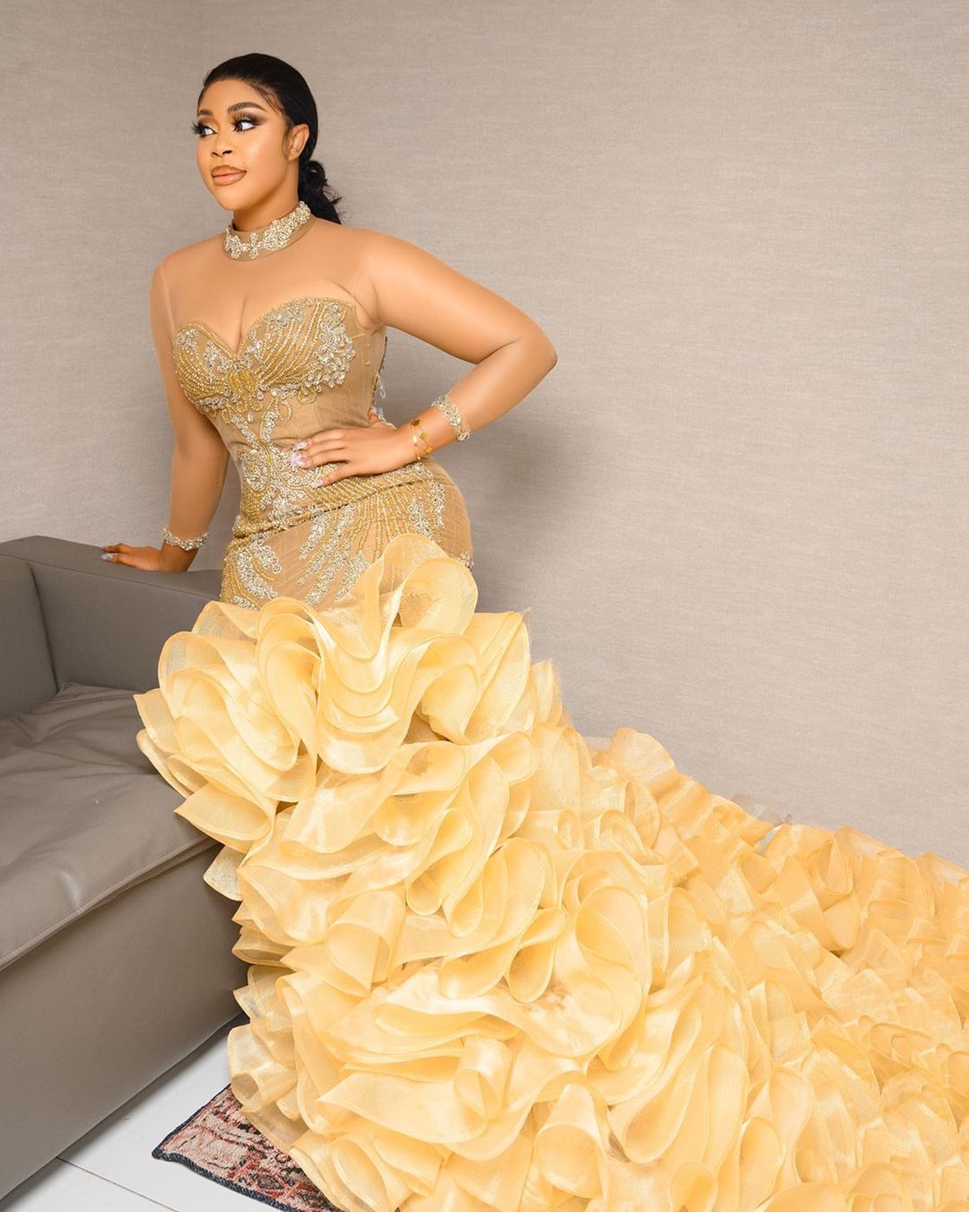 Styling gold dresses: 25 elegant gold formal dresses for special ...