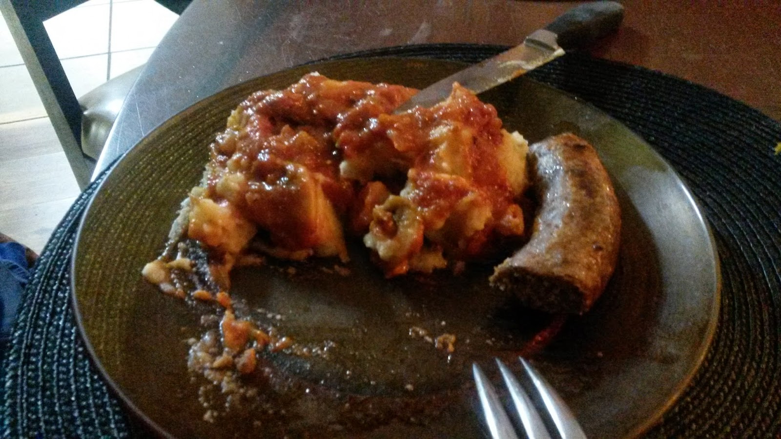 Rischlicious Recipes: Wors, mash & Tomato sauce with banana salad