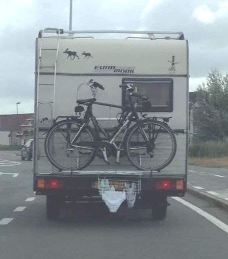 Binnenkant : Slipgevaar!