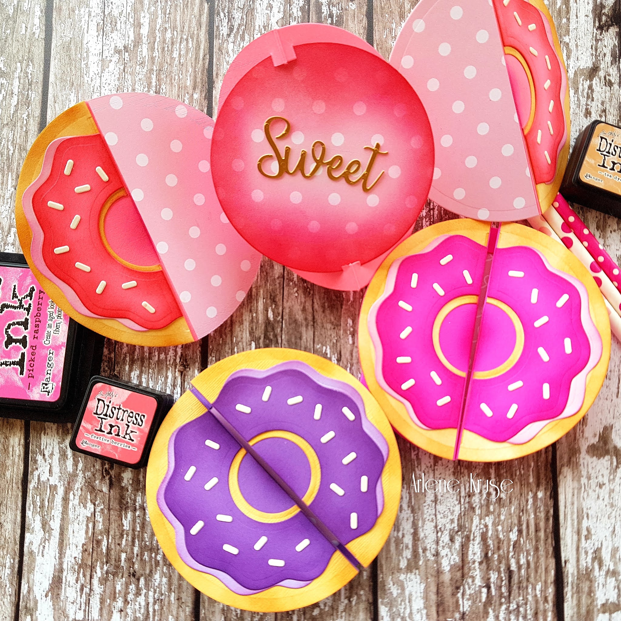 Knipoog Creations: Donut Fold-a-Long Cards / Sizzix