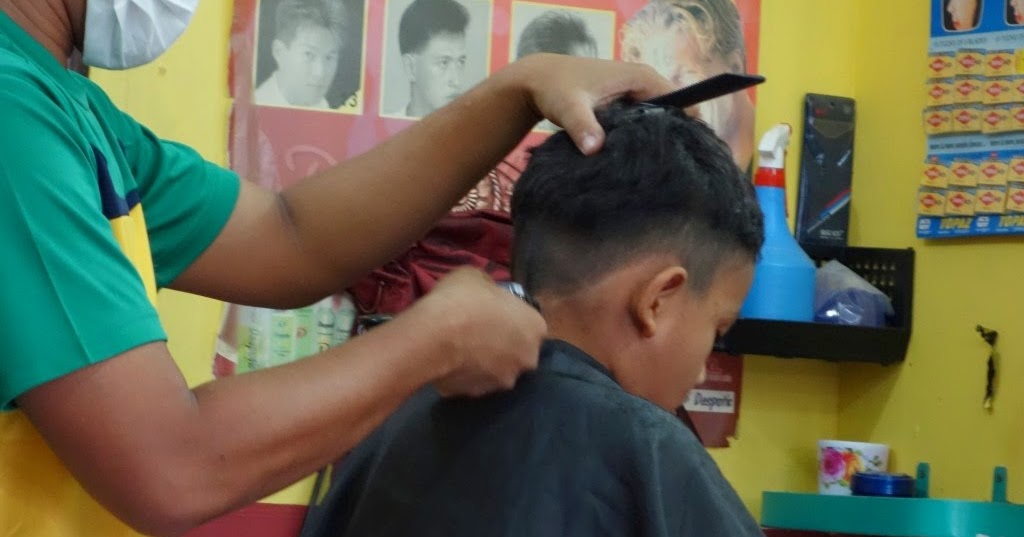 Gunting Rambut Di Kedai Gunting