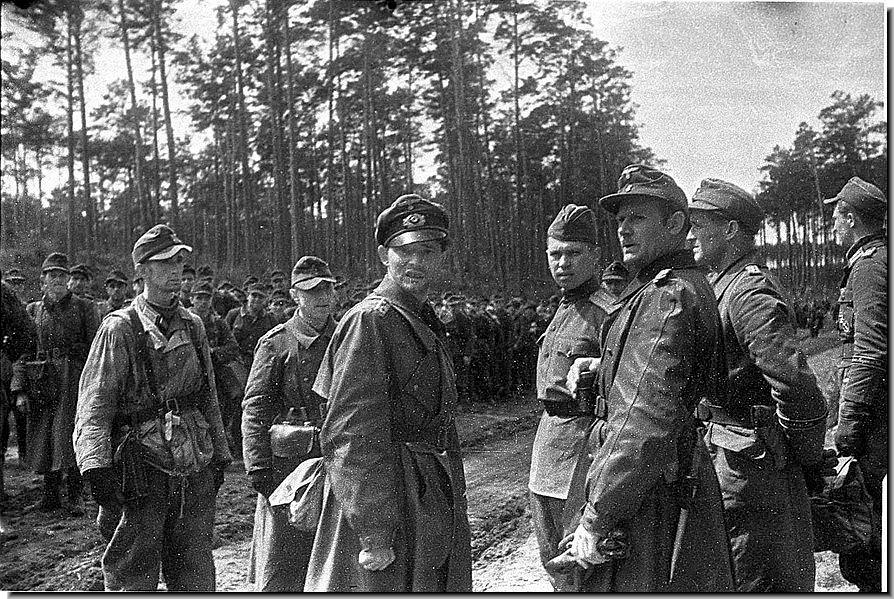 HISTORY IN IMAGES: Pictures Of War, History , WW2: 1945: As The Soviet ...