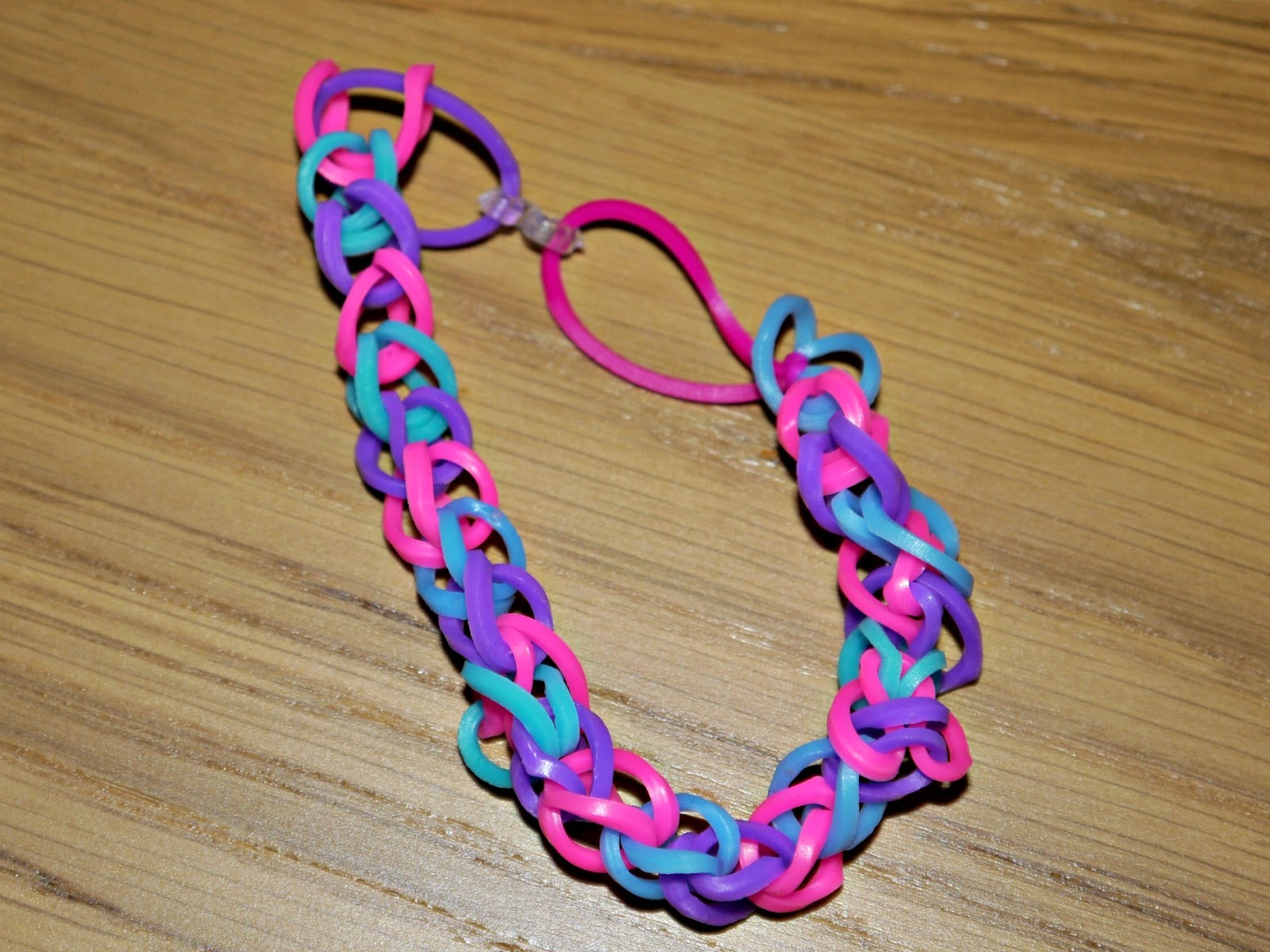 Inside The Wendy House Making Bracelets With The Shimmer n Sparkle inside-the-wendy-house-making-bracelets-with-the-shimmer-n-sparkle