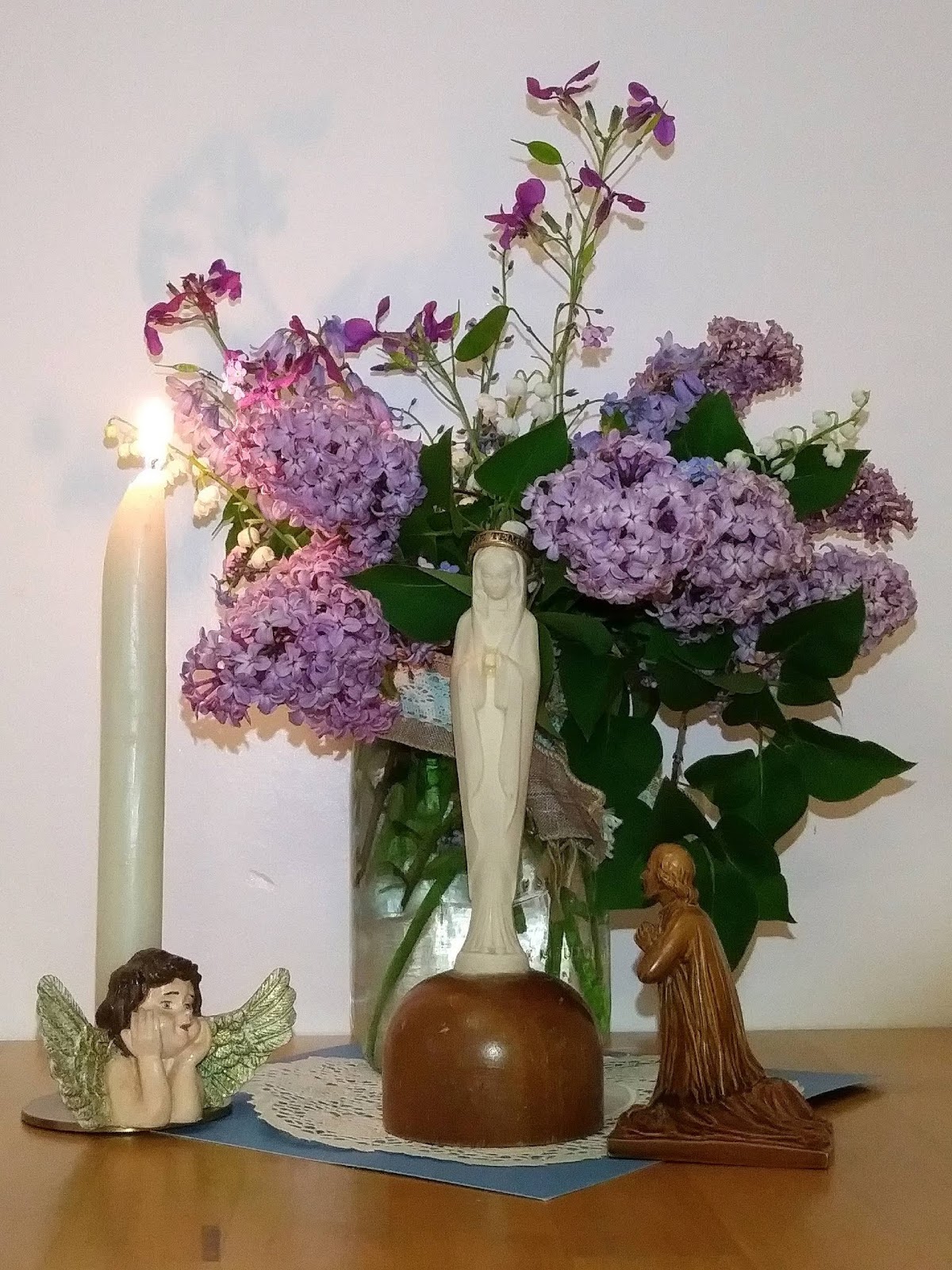 Handmaids of the Queen: Home Shrines for Our Lady