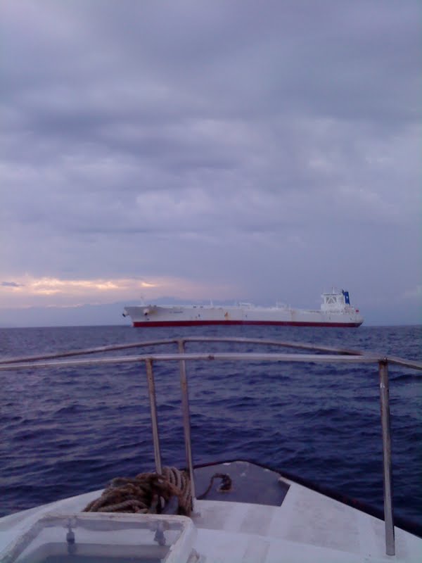 Navios em Santos: TI Oceania operando em Angra dos Reis