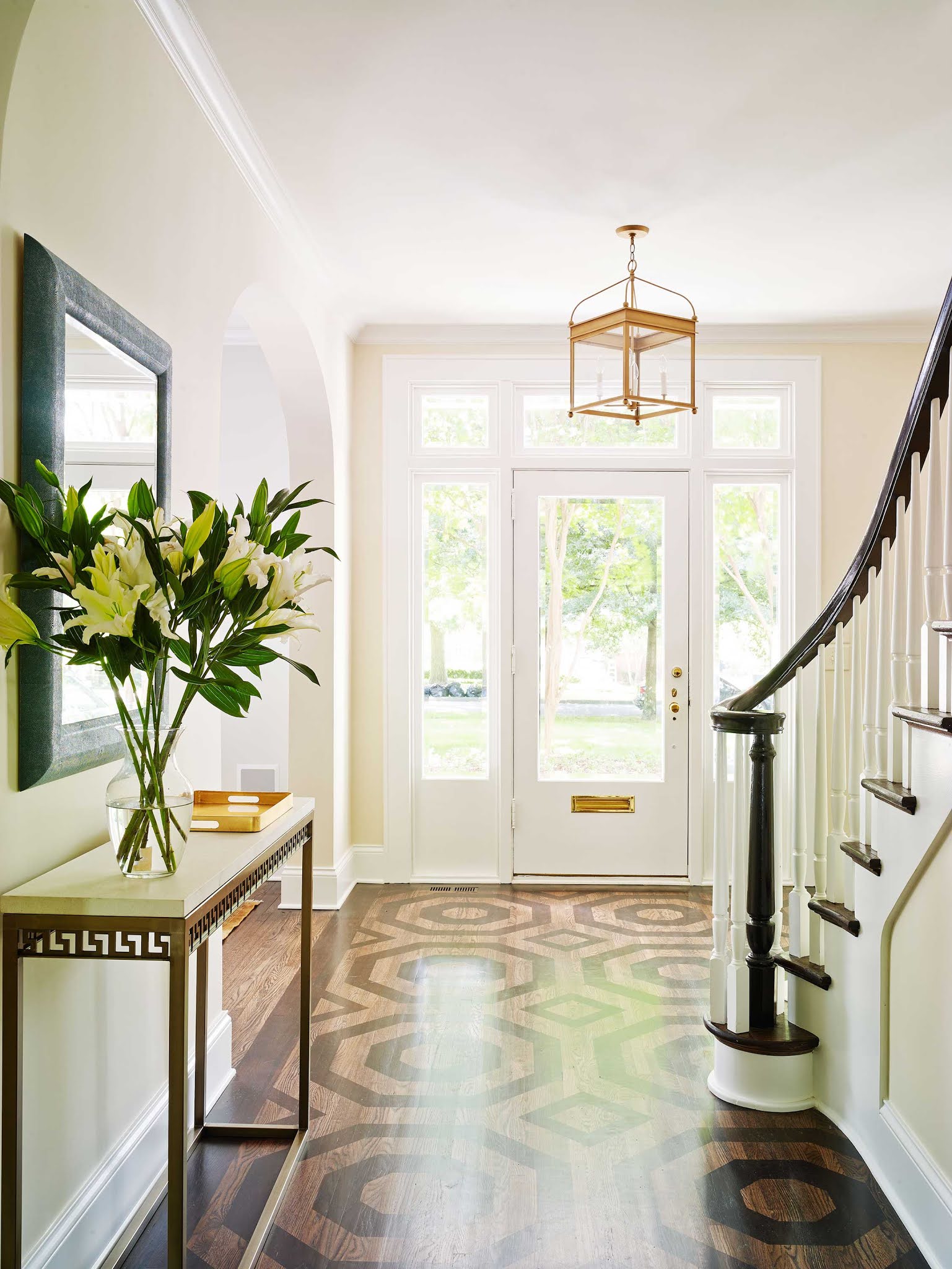Stage an entrance that impresses homebuyers | DIY Home Staging Tips