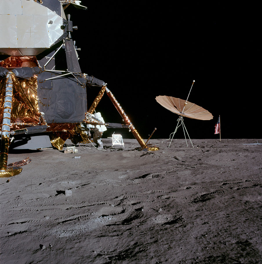 Apollo 12 Timeline: 1969/11/19 (06:44 HO - 12:44 IT): Discesa di Conrad ...