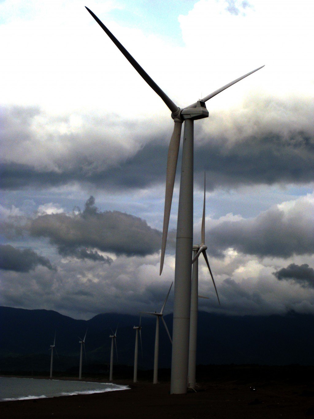 MGA IPINAGMAMALAKI NG ILOCOS NORTE