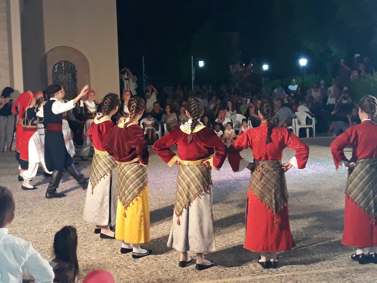 Οδός Αιγίνης: Γέμισε η πλατεία των Ασωμάτων από παιδιά.