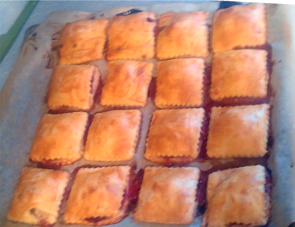 Kissing the Cook: Strawberry-Rhubarb Pastry Ravioli