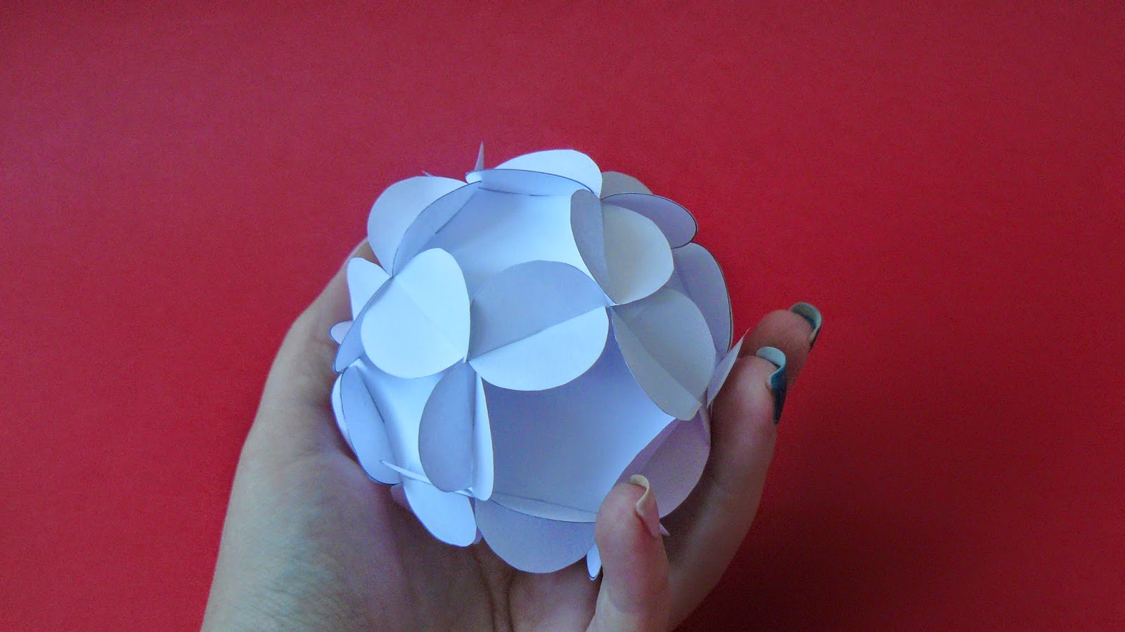 Our Little Artspot: 25 Days of Christmas! Day 19: Paper Snow Ball/3D ...