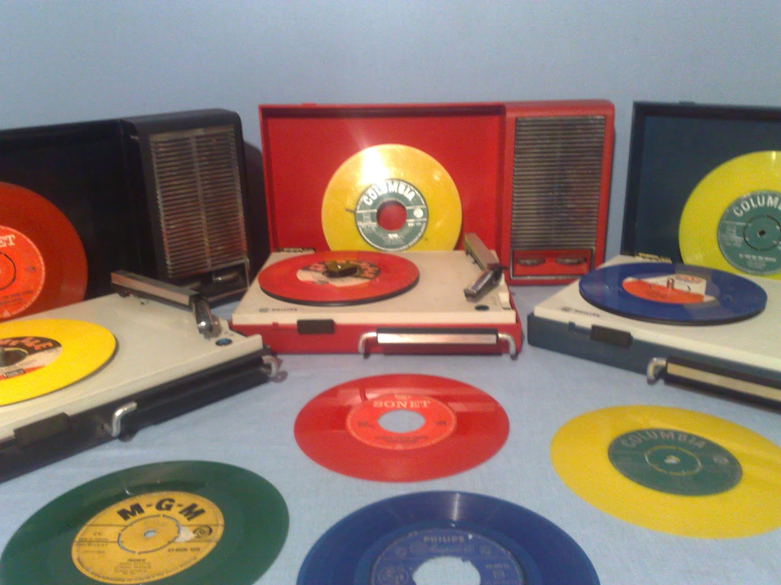 TOM's TECH TOYS: PHILIPS RECORD PLAYERS