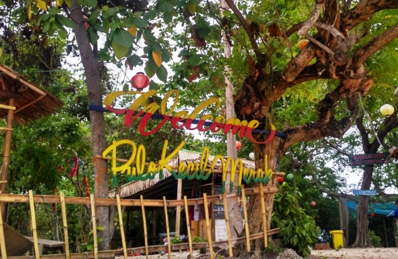 Exploring A Little Island, Pulau Merak Kecil