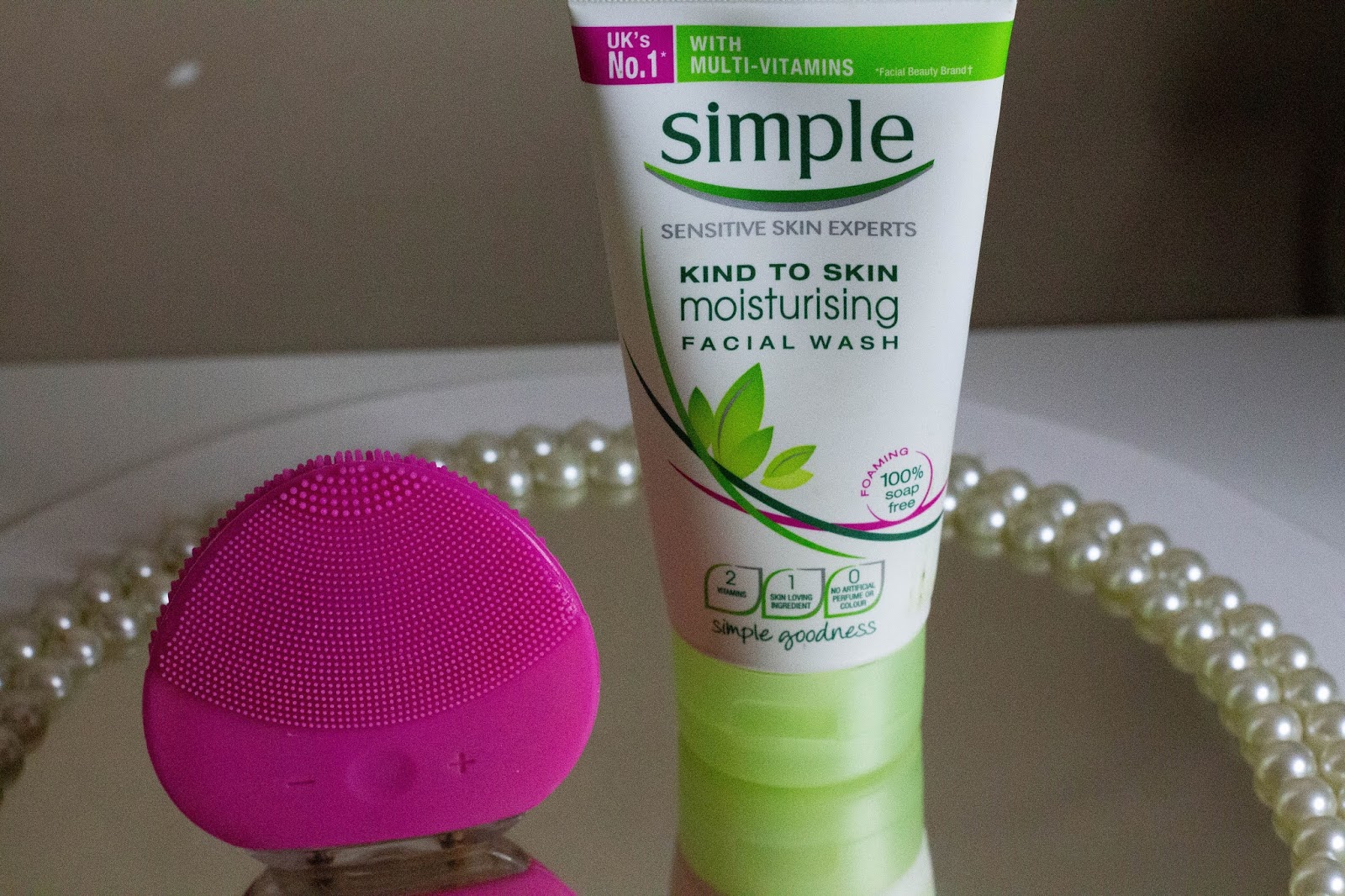 VEIO NA GLAMBOX! SABONETE FACIAL CREMOSO SIMPLE - Vivi Oliveira VEIO NA GLAMBOX! SABONETE FACIAL CREMOSO SIMPLE - Vivi Oliveira