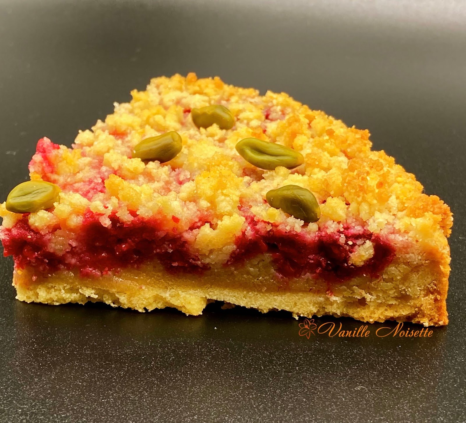 Vanille Noisette : TARTE FRAMBOISE PISTACHE CRUMBLE type CAP