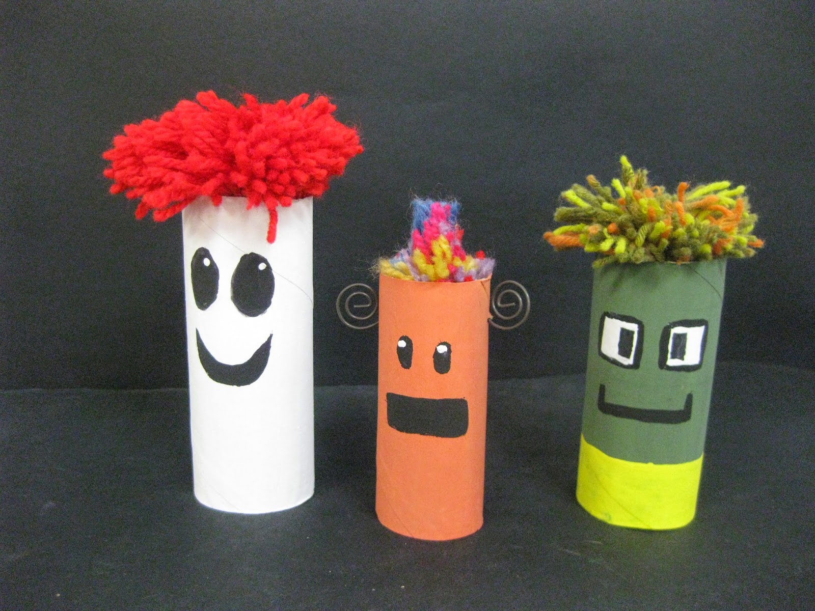 VALDEPLÁSTICA: MONSTRUOS DE CARTÓN