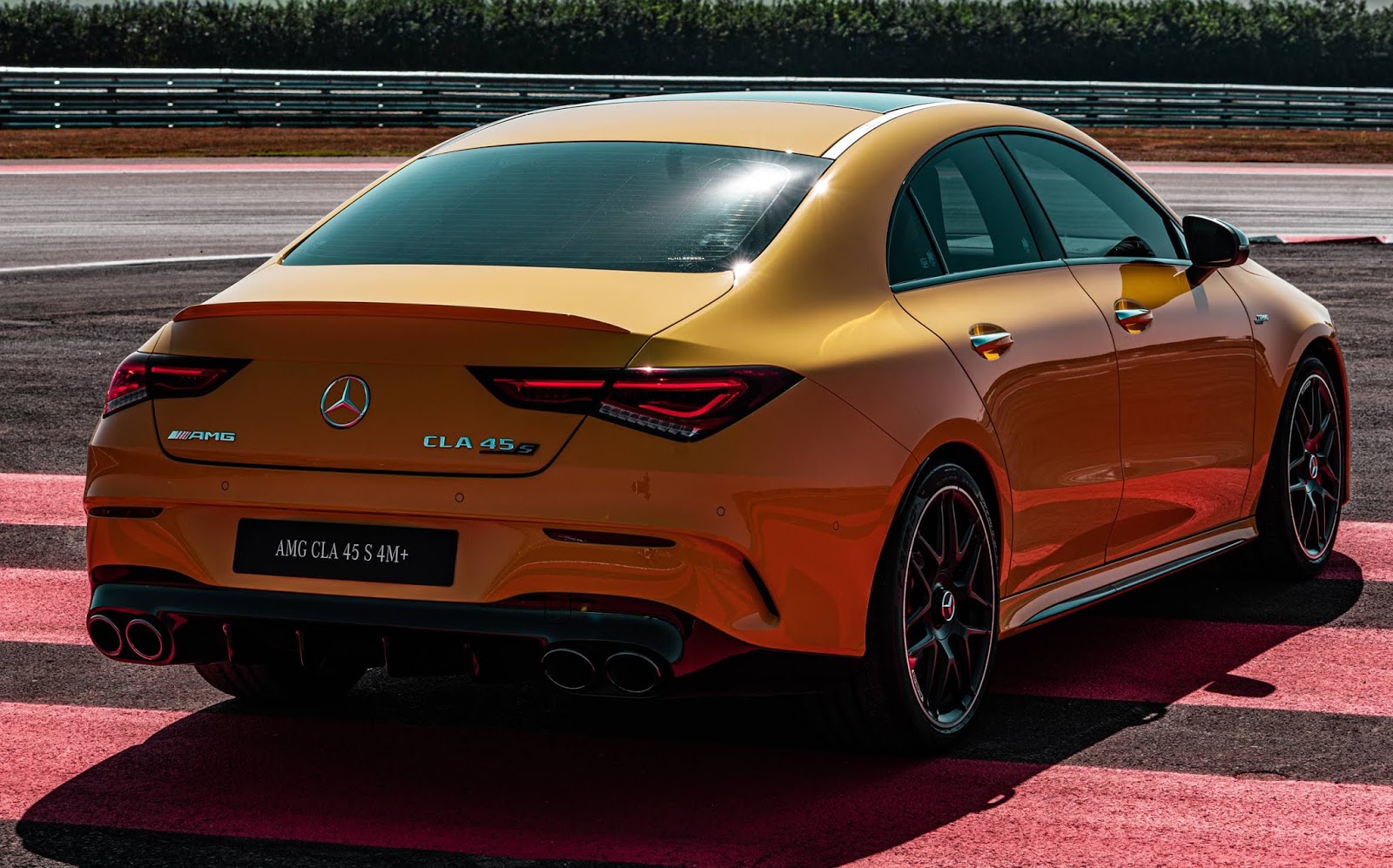 Mercedes AMG 45 S chega ao Brasil - fotos e preços