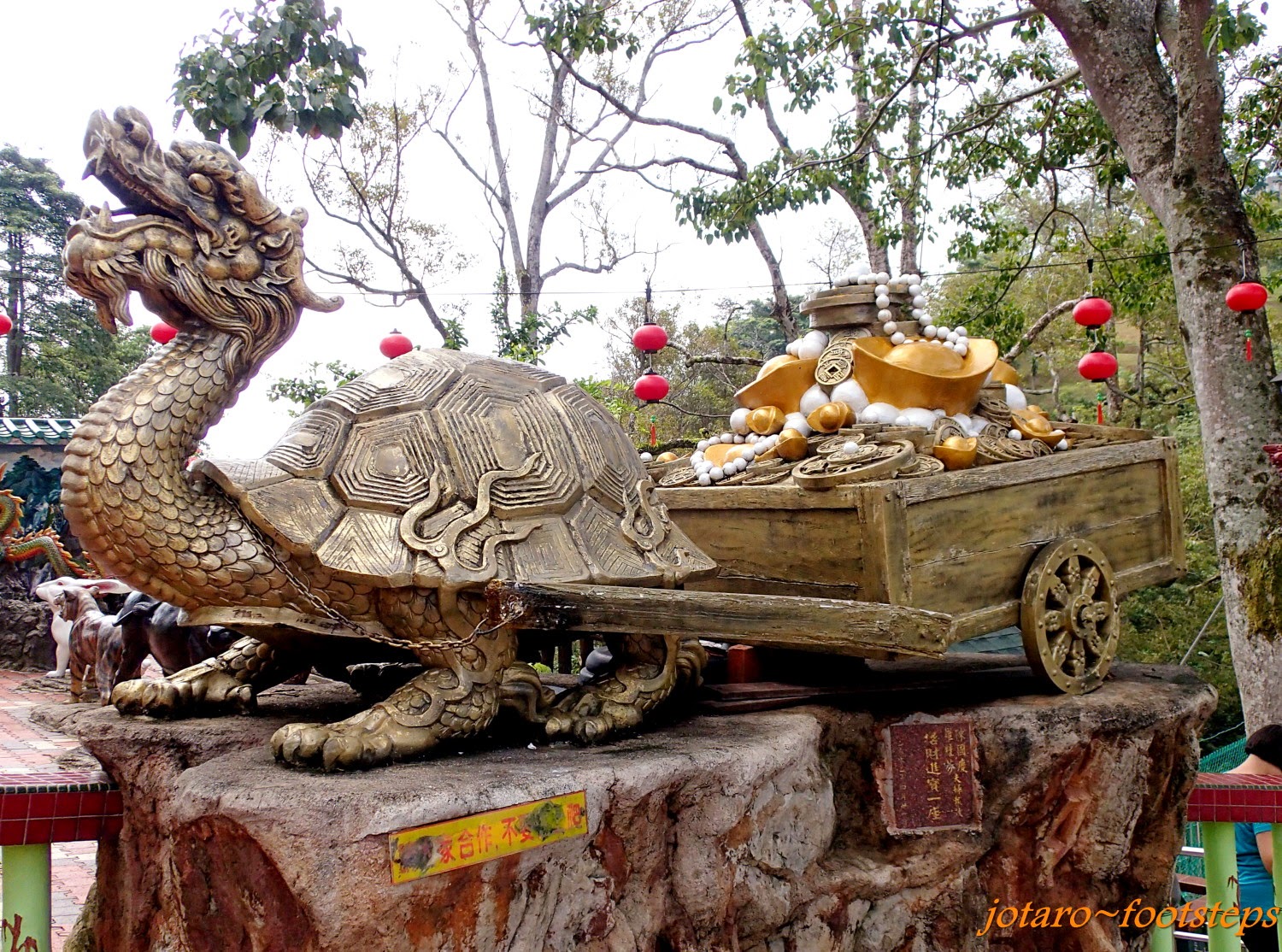 Footsteps - Jotaro's Travels: Sites : Sak Dato Broga Temple (石拿督庙)