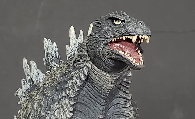 The Gryphon's Lair : NECA GODZILLA 2003 | Figure Review