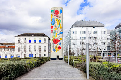 Paris : Tour Keith Haring, le totem pop art de l'Hôpital Necker Enfants ...