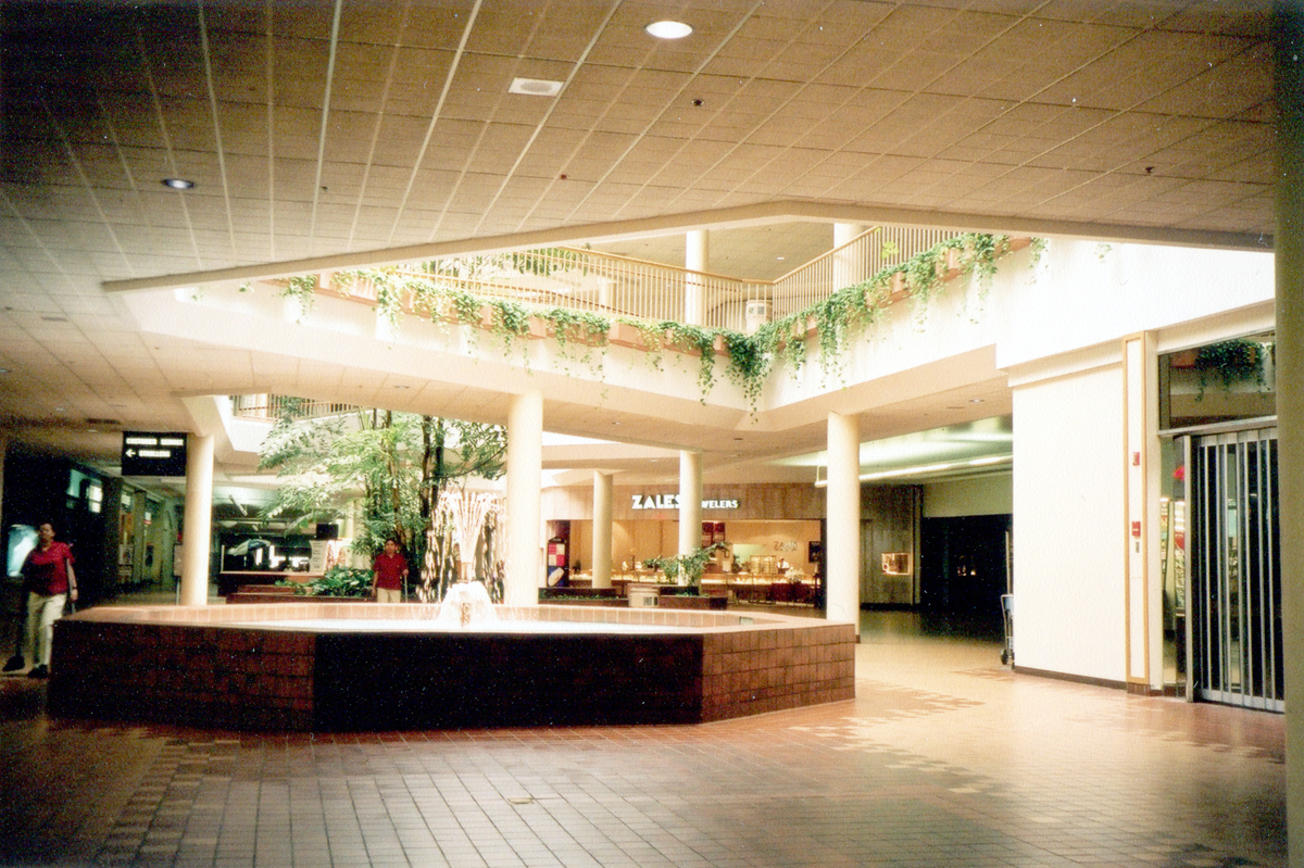 Abandoned Mall: Villa Italia Mall - Lakewood, CO