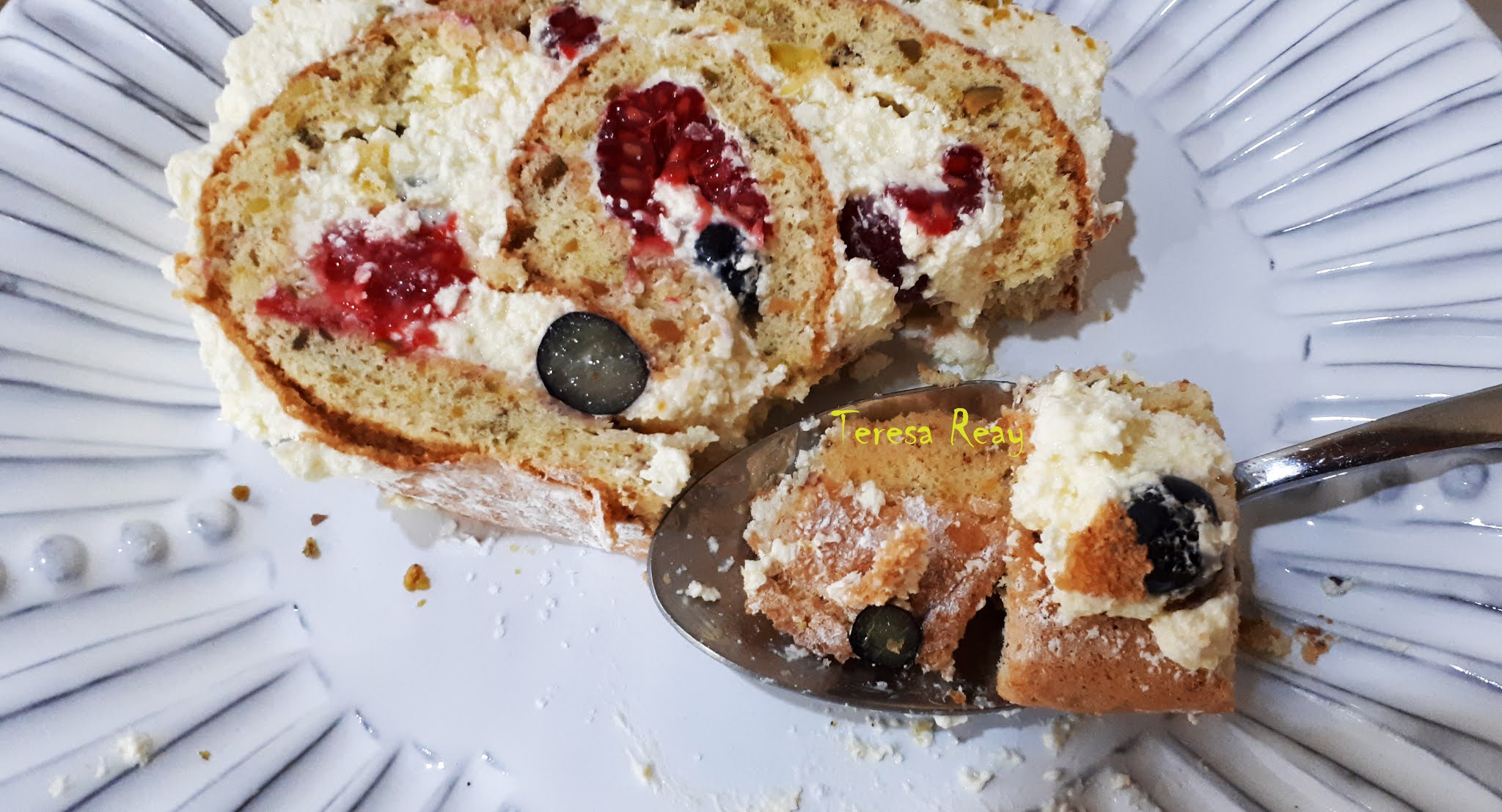 PISTACHIO ROULADE WITH RASPBERRIES AND WHITE CHOCOLATE