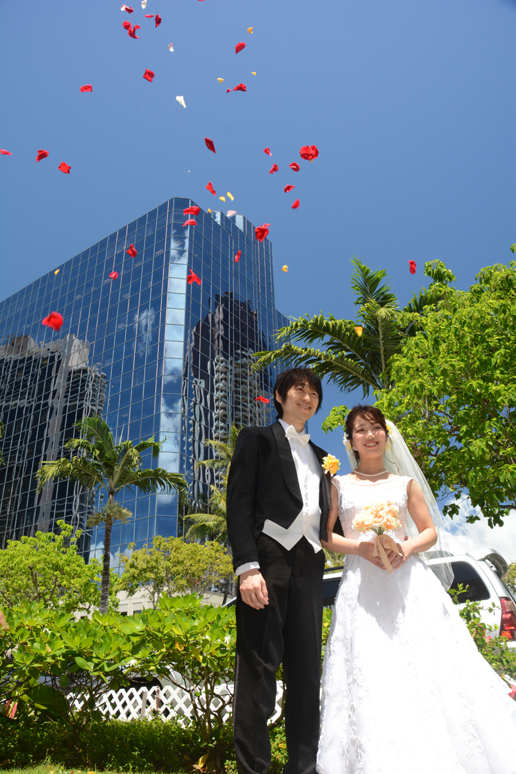 Hawaii Wedding Chapel: Flower Shower