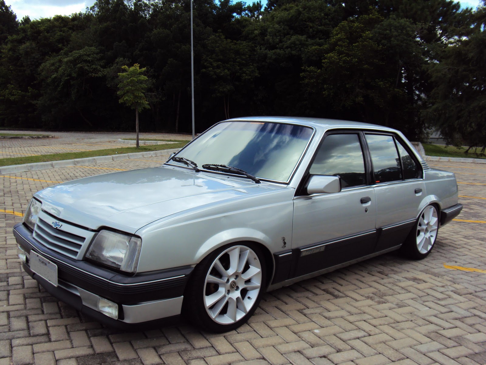 Monza Classic Se + 17" - Rebaixados e Tunados