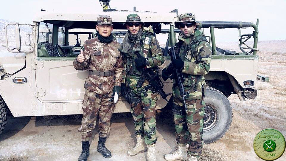Pakistan Army SSG operatives pose with a PLA Special Forces Operative ...