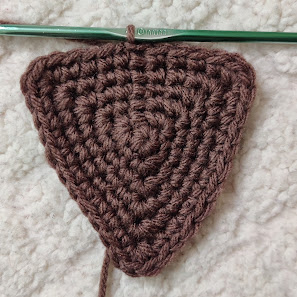 Raji's Craft Hobby: How To Make a Single Crochet Solid Triangle