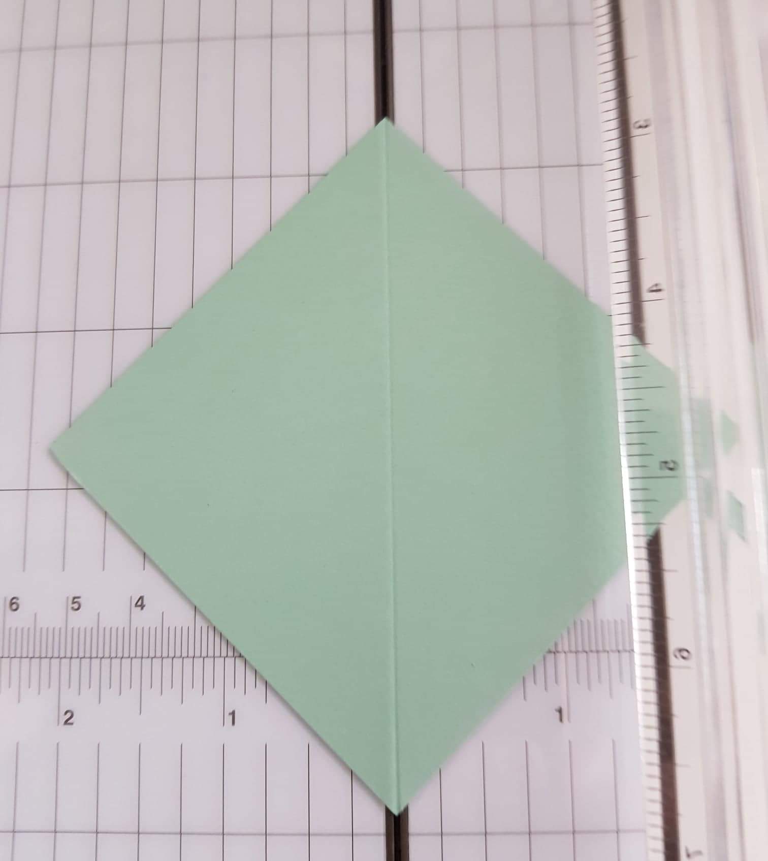 CraftyHunnypots: Hello - Pyramid fold card