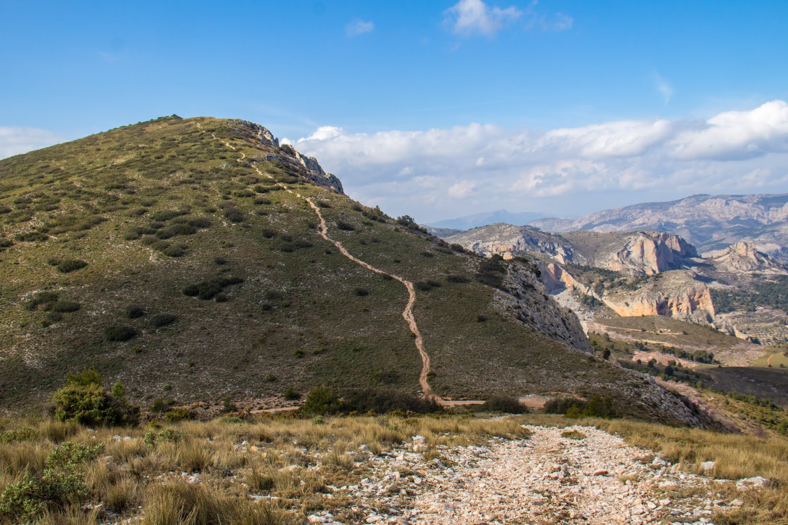 EL MADALLAR, EL PENYÓ ROC Y EL PENYÓ MULERO, DESDE LA FONT DEL PI.