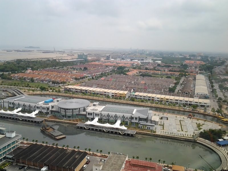 Melaka River Walk: MELAKA NEW CIQ BUILDING AT MELAKA RIVER MOUTH