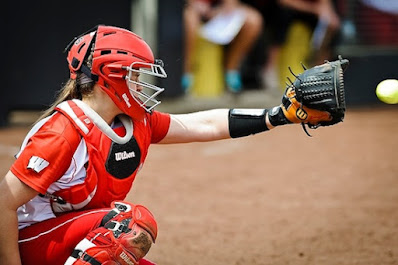 Tanggung Jawab dan Posisi Seorang Penangkap Bola (Catcher) Dalam ...