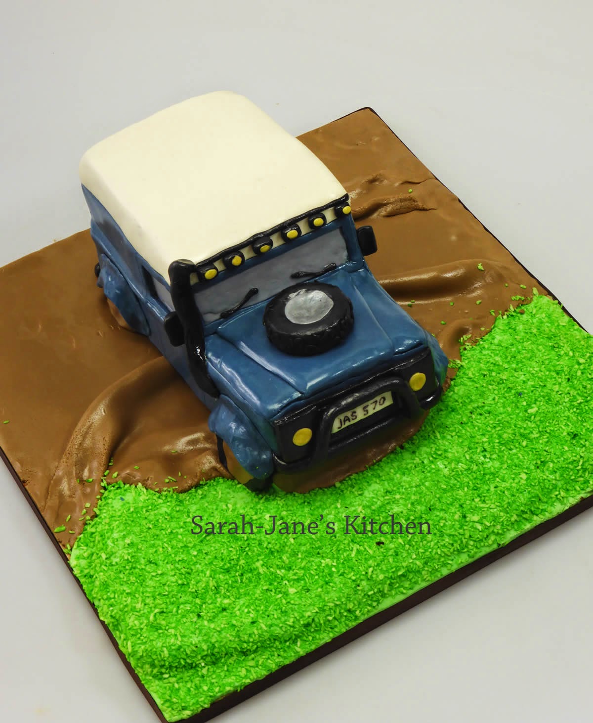 SiliconeMoulds.com Blog: Land Rover Defender Novelty Cake - Caking With ...