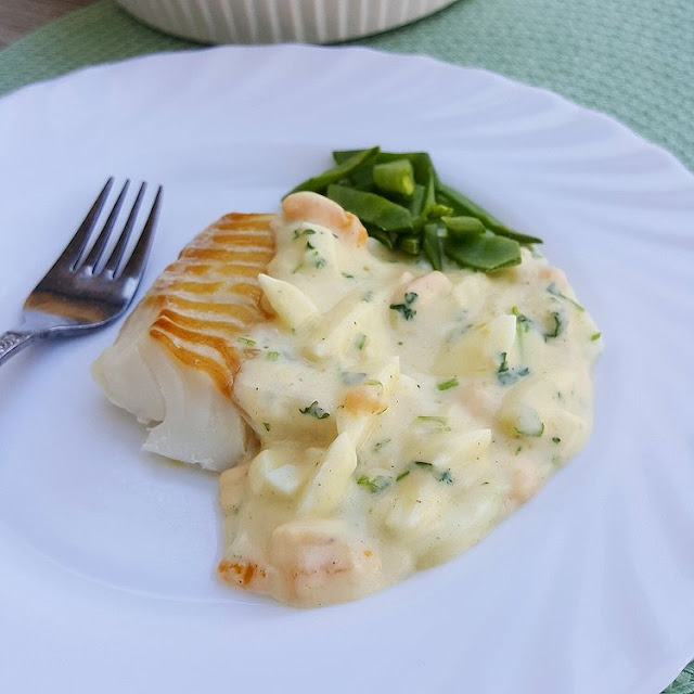 Min Lilla Kokvrå: Ugnsbakad torskrygg med äggsås