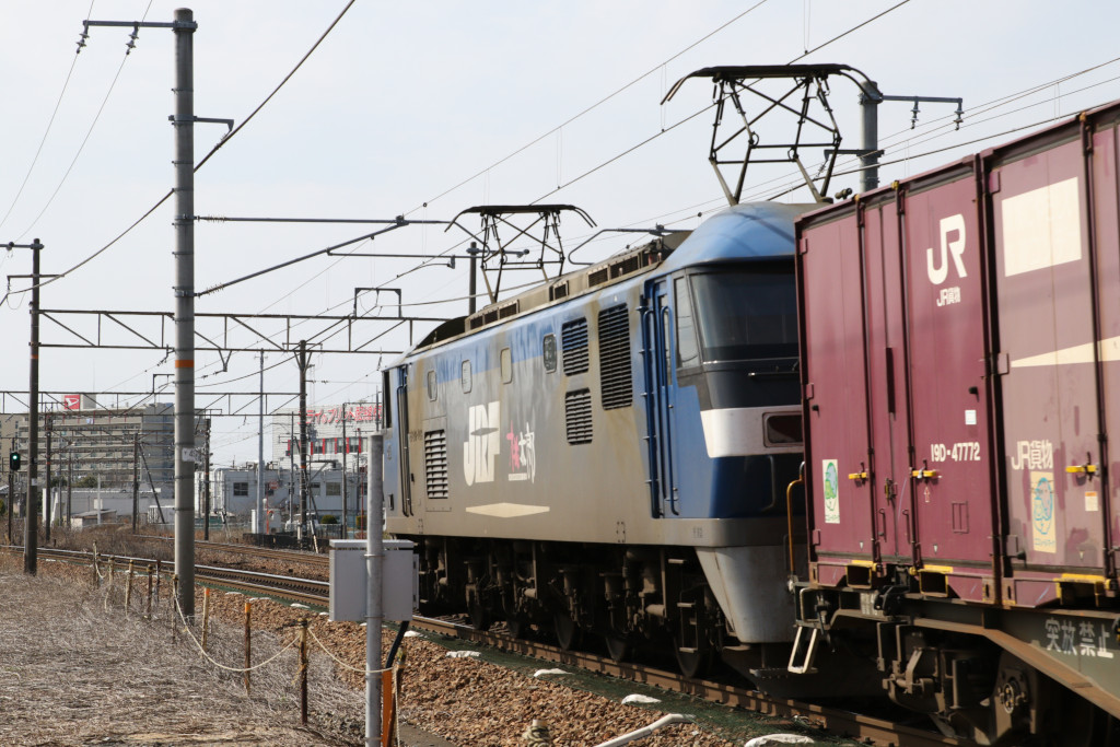 線路際の小さな幸せ。: 5085レ EF210-103 怪人桃太郎参上？ JFEイルカのUM27A、がんばろう日本、日通のUV19A