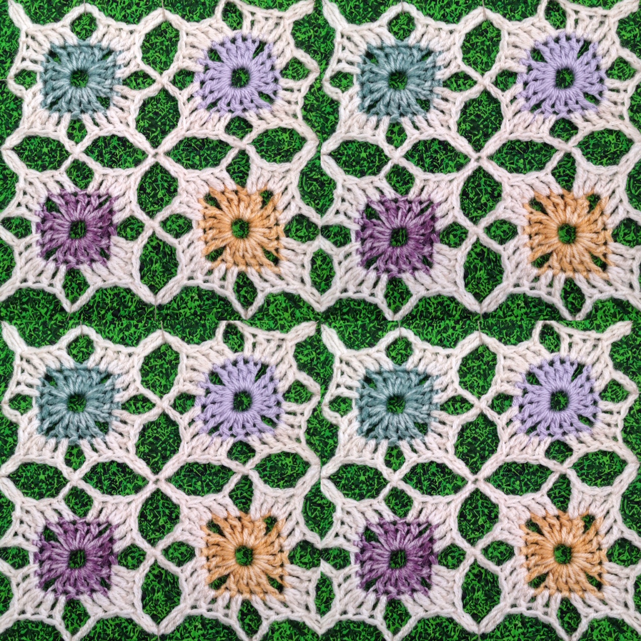 Susan Pinner: Mini Motif.....2 rounds with a secondary pattern.