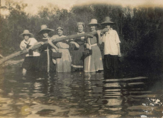 20 Cool Photos Show What Swimwear Looked Like During the Victorian Era ...