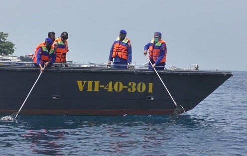 Aksi Bersih-Bersih Laut Sat Polair Di Perairan Teluk Jakarta Kepulauan Seribu