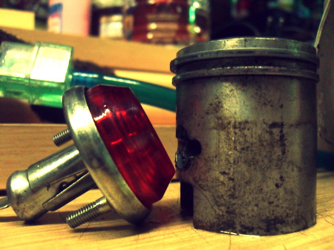 HomοRαtuς: Piston tail light