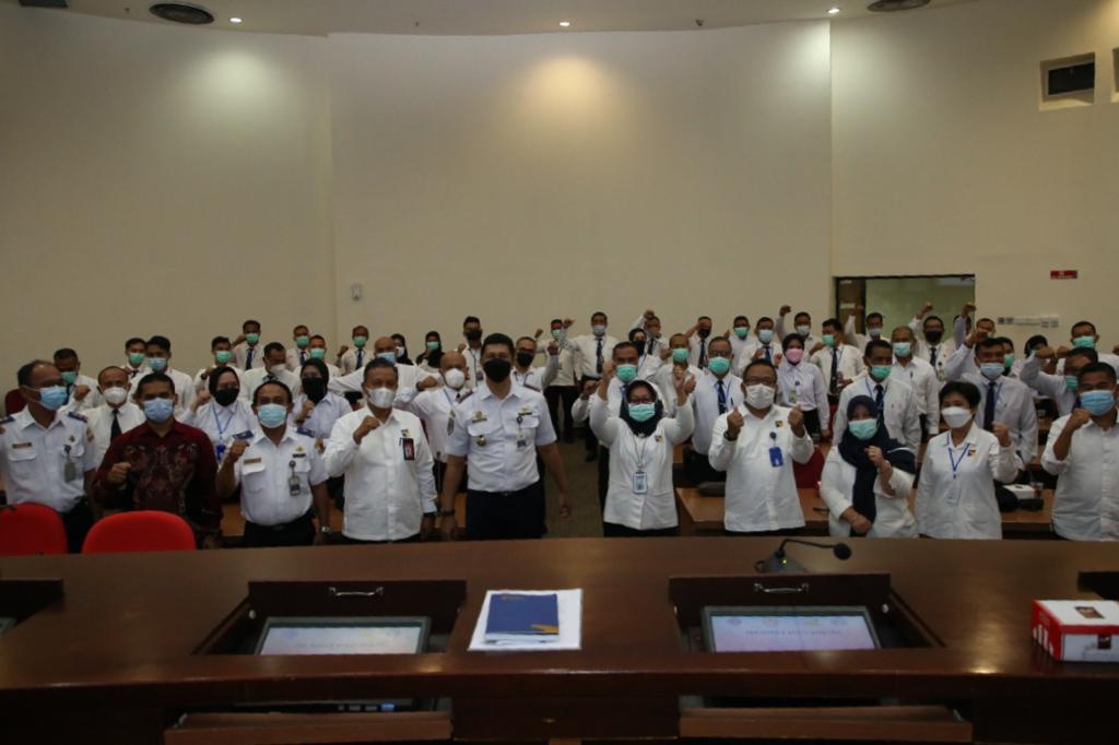 44 Petugas Avsec Bandara Hang Nadim Perbarui Lisensi