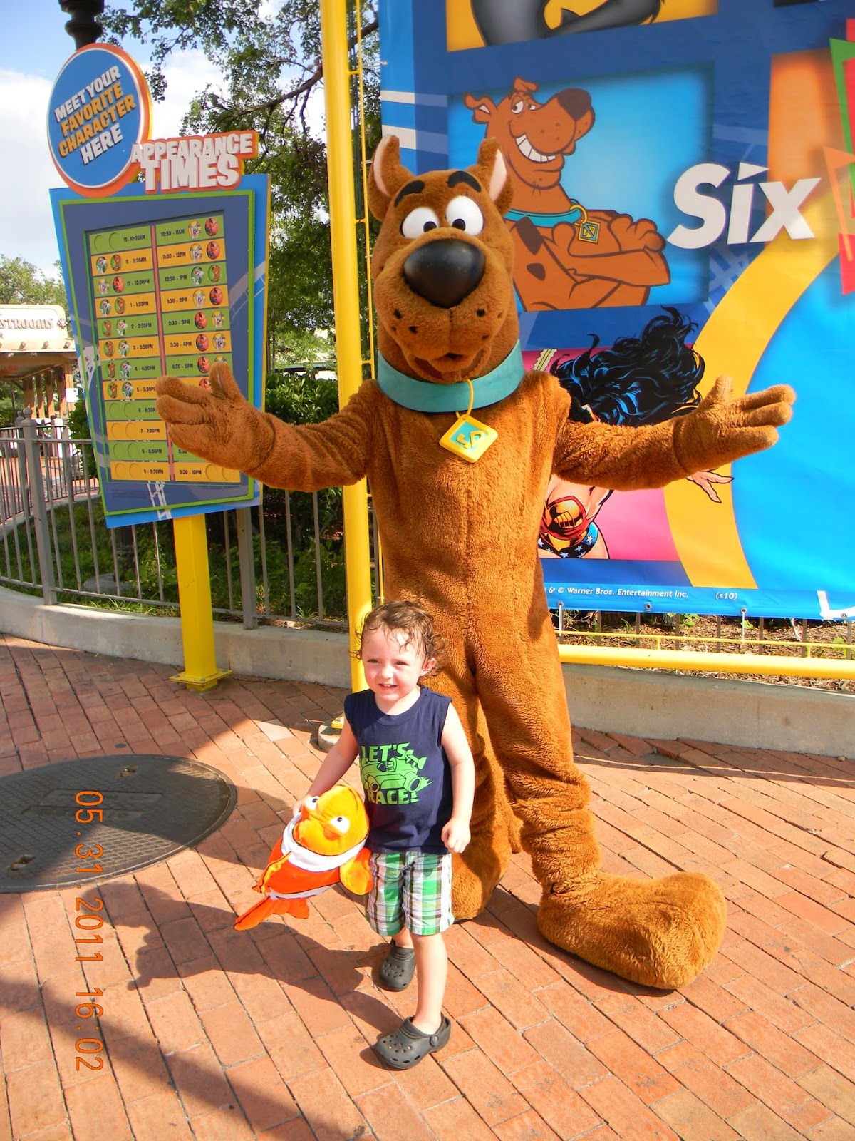 The Delbert Cartoon Report: Scooby-Doo Walkaround Costumes