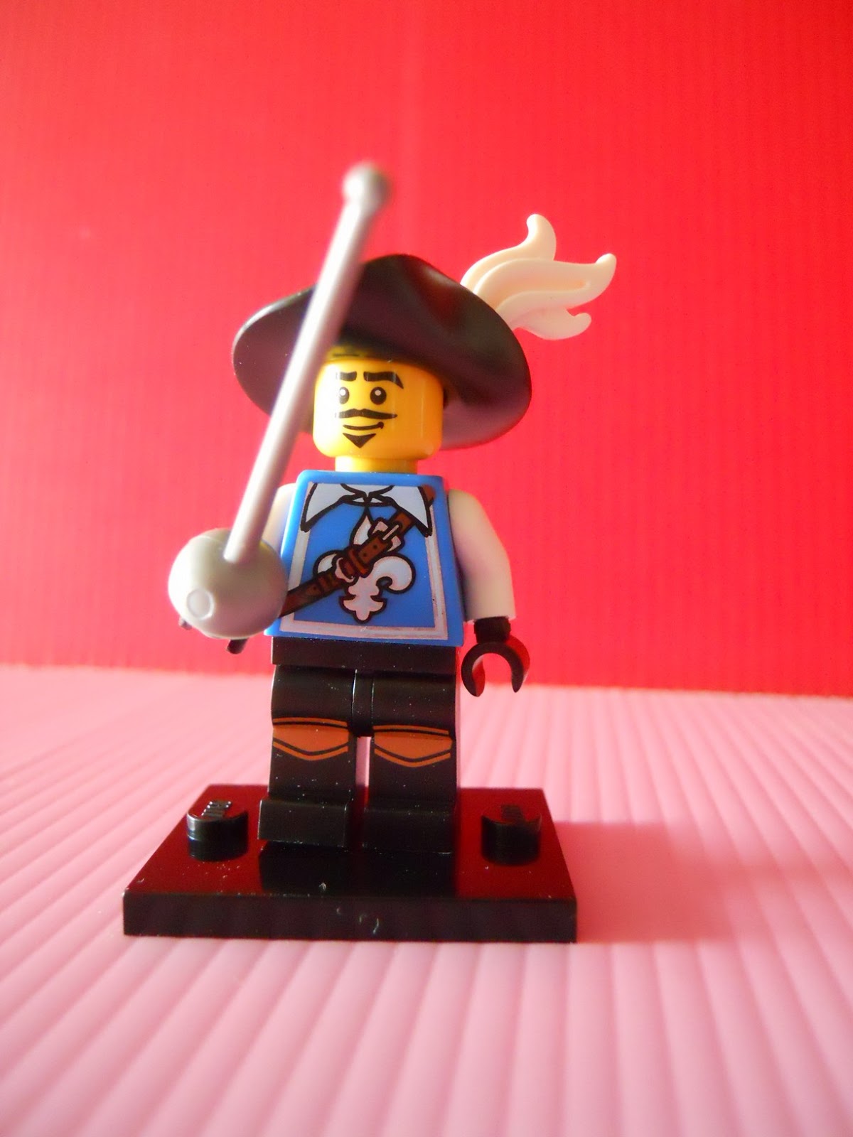Dexters Diecasts (DexDC): LEGO Minifigure Series 4 ~ MUSKETEER
