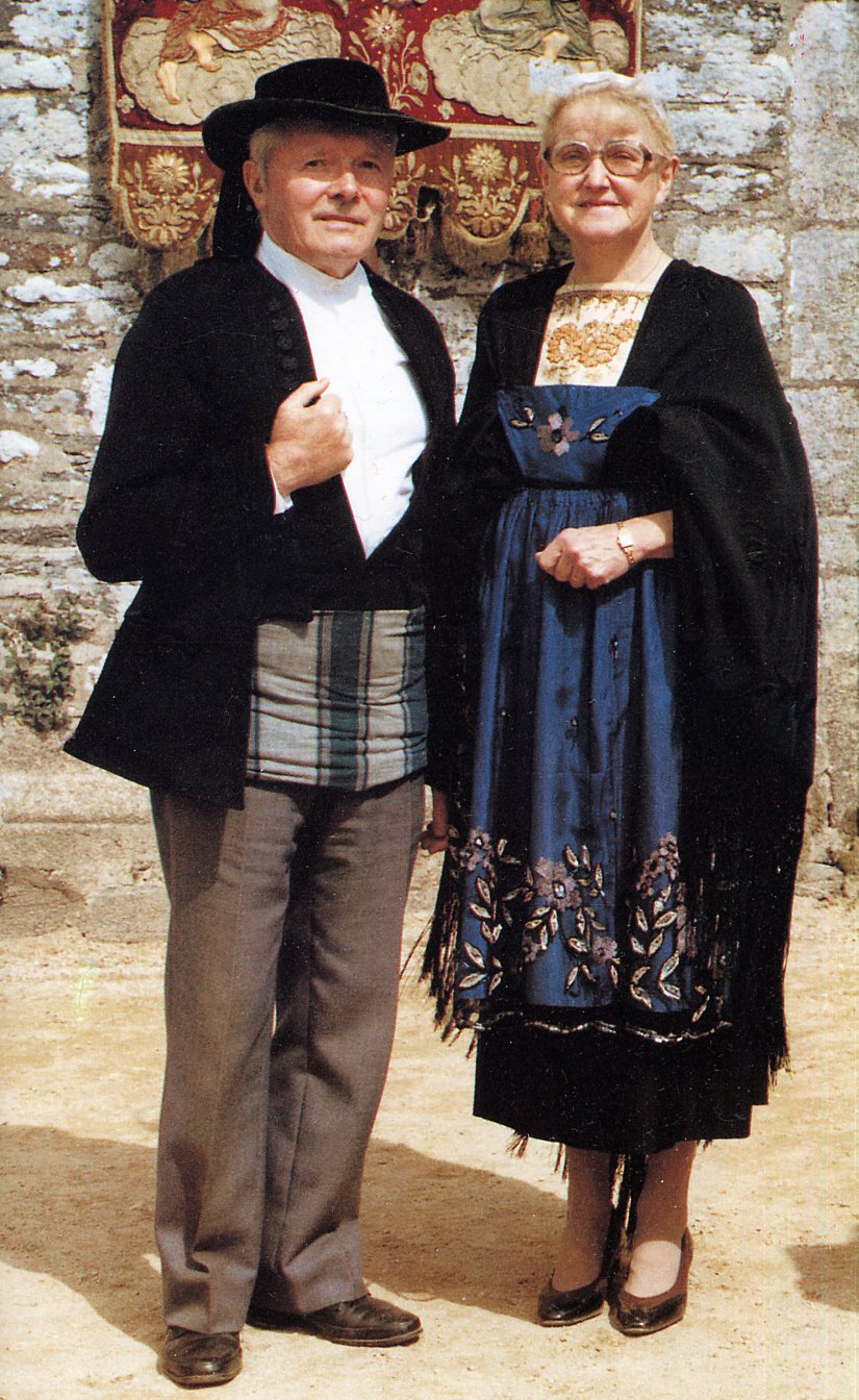 FolkCostume&Embroidery: A Closer Overview of Breton Costumes, part 1 ...