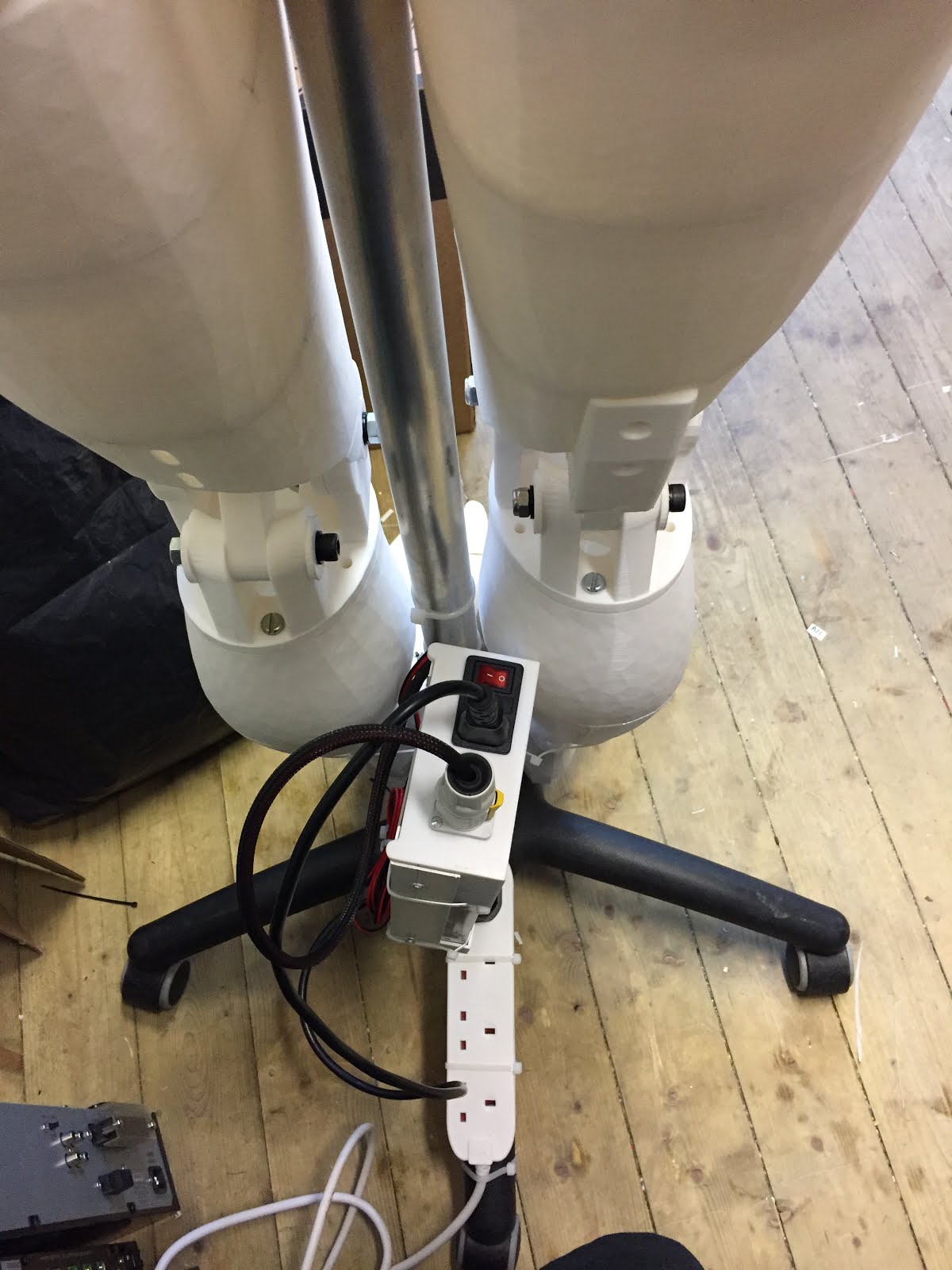 InMoov on a new stand [with legs!]