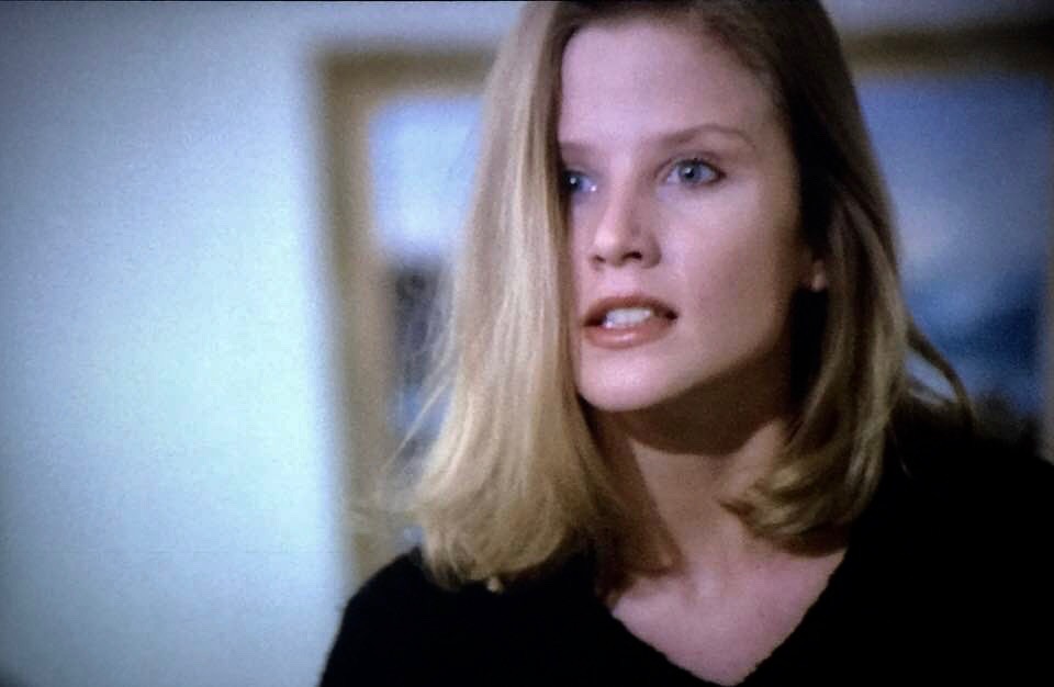 cult film freak: LAURA JOHNSON HAUNTS GENA ROWLANDS IN 'OPENING NIGHT'