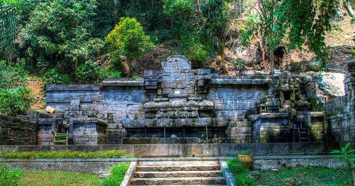 discoverz: Petirtaan Jolotundo Temple " Water of java king