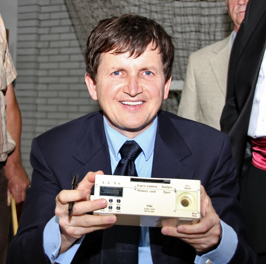 MI ESPACIO VIRTUAL: BIOGRAFIA DE CHARLES SIMONYI